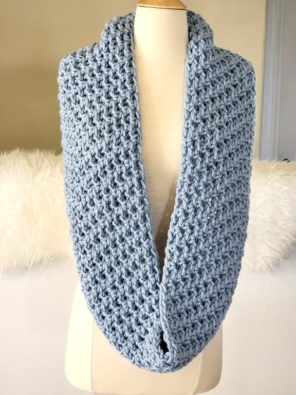 Easiest Free Crochet Cowl Pattern - Crochet Dreamz
